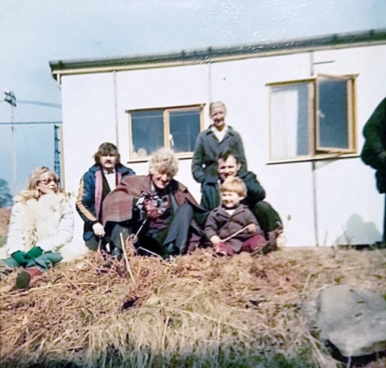 Behind the Scenes Pictures of Doctor Who: The Green Death Filming ...